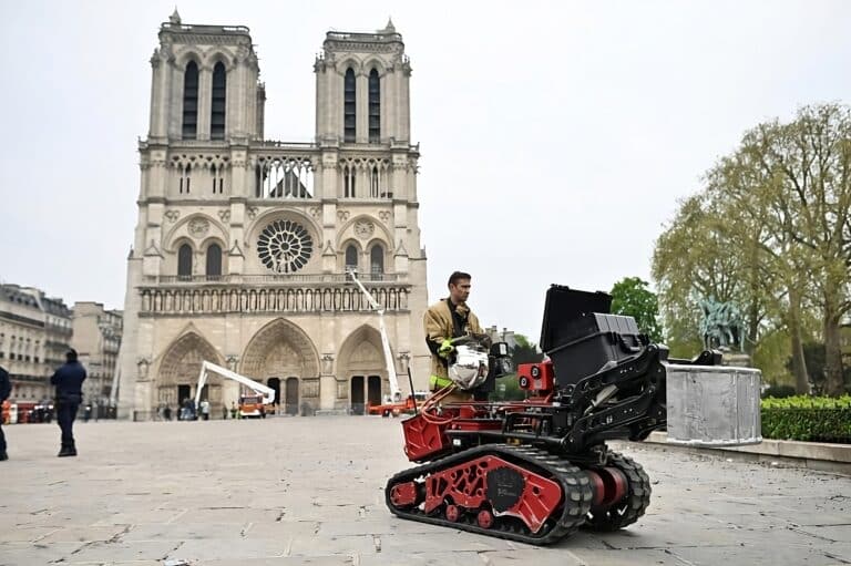 Shark Colossus Blusrobot - BMT Fire & Rescue